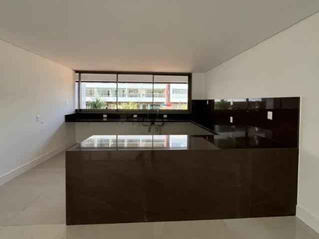 Apartamento 4 quartos sendo 4 suites vazado com varanda com 246 m2 com elevador privativo e 4 vagas
