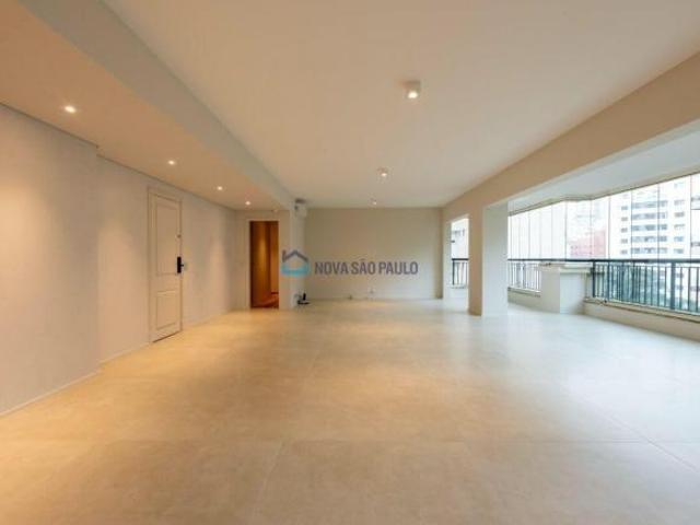 Apartamento 4 Suítes, 4 Vagas 230m² Moema