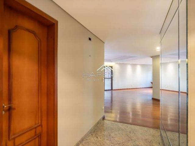 Apartamento 4 suítes à venda no Batel