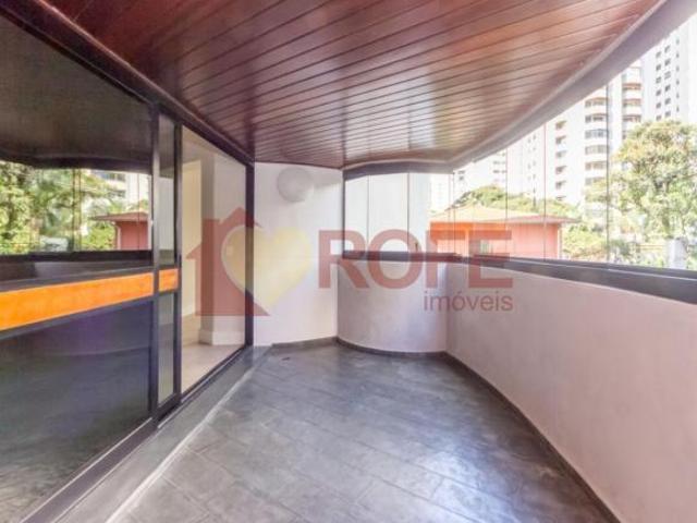 Apartamento 4 suítes em Moema para Locação ou Venda
