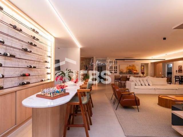 Apartamento 4 Suítes no Setor Oeste | 385m² | Mobiliado | 1 por Andar | Alto Padrão