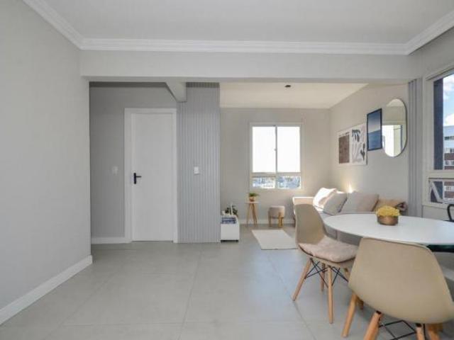 Apartamento 53m² 2 quartos 100% mobiliado à venda em Bigorrilho, face norte R$ 750.000