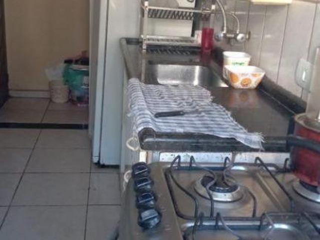Apartamento 552 com 2 dormitorios, sala, banheiro, cozinha, area de servico, vaga rotativa