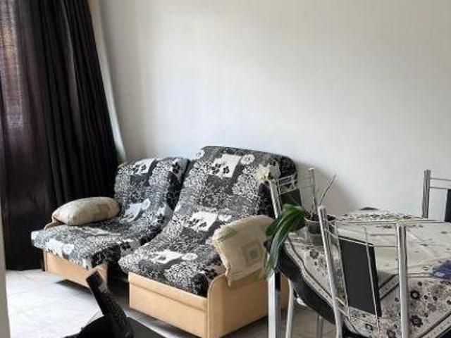 Apartamento 562 Grande com 2 dormitorios, sala, cozinha, banheiro, area de servico com vaga de garag
