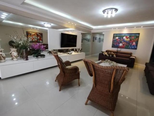 Apartamento 5 Dormitórios Bairro Zona Nova