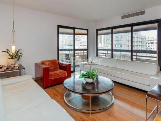 Apartamento, 5 dormitórios, 220 m², em Vila Uberabinha