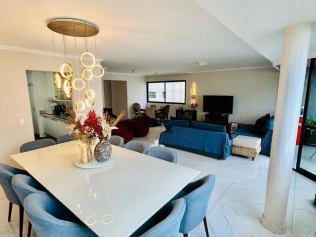Apartamento 5 Dormitórios 2 Suítes e 3 vagas no Bairro Aclimação em São Paulo SP. Confira!
