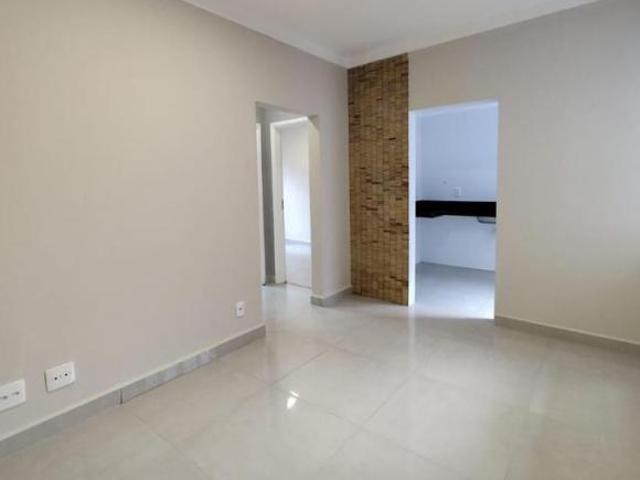 Apartamento 65m² à venda no Gonzaga, Santos. 2 quartos, elevador e na quadra da praia. IPTU baixo