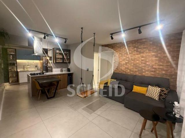 Apartamento 81m², 2 dormitórios, 1 suíte, varanda com churrasqueira, 2 vagas, Aclimação