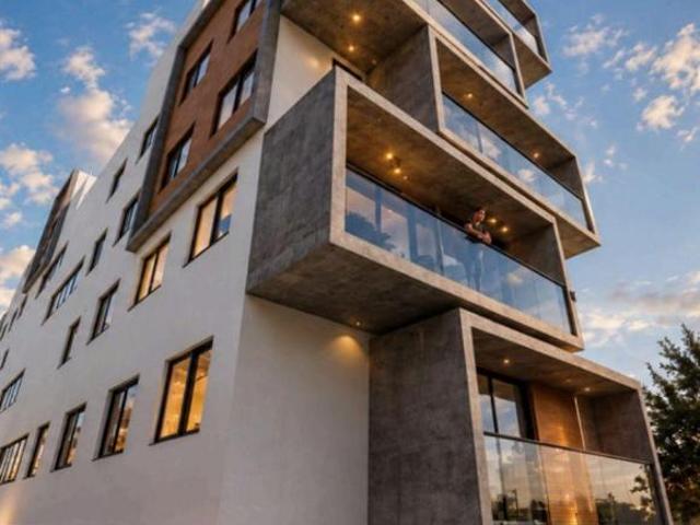 Apartamento 87m², 3 quartos, suíte, 2 banheiros, sacada, 1 vaga. Bairro Cruzeiro São José dos Pinh
