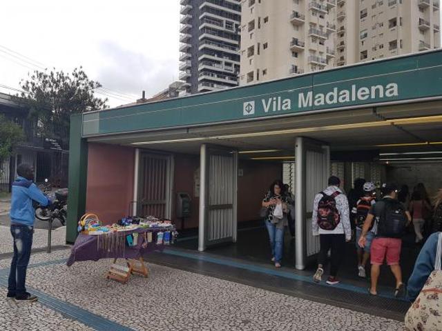 Apartamento · 85m² · 2 quartos · 4 vagas + dep garagem 1 min Metrô Vila Madalena