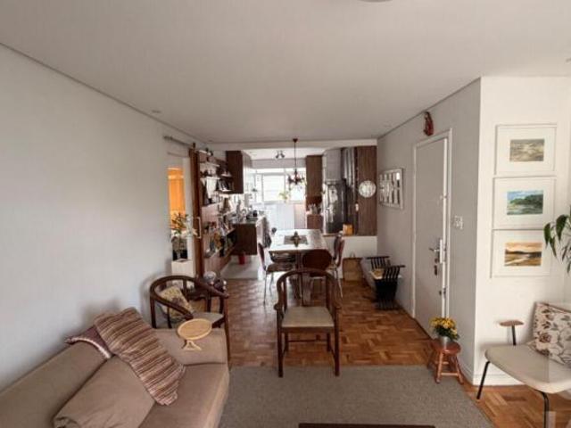 Apartamento 90 m2, reformado com espaços amplos e excelente localização!