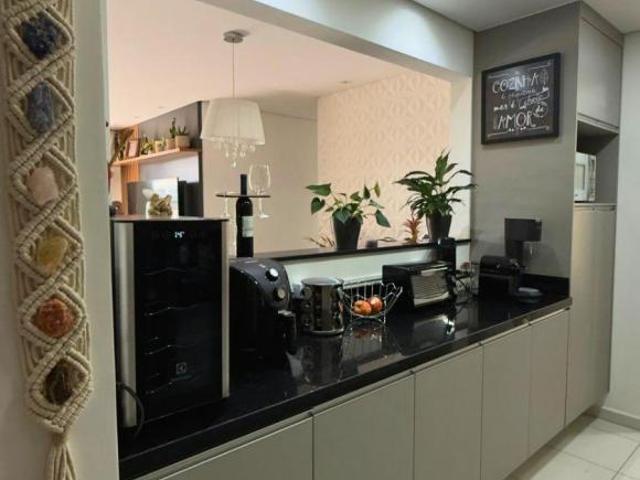 Apartamento 90m² com 3 dormitórios suíte com closet, andar alto, vista livre e 2 vagas no Allegro