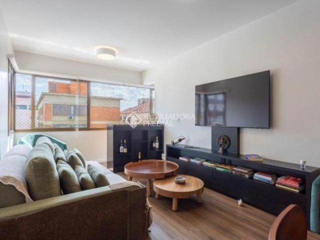 Apartamento 91m² no Auxiliadora com 3 dormitórios sendo 1 suíte e 2 vagas
