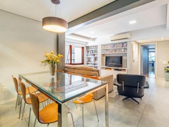 Apartamento 94m² no Rio Branco com 3 dormitórios e 2 vagas