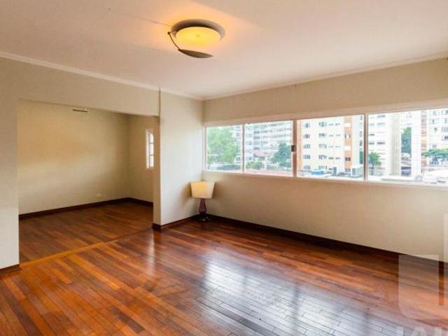 Amplo apartamento com 126m², 3 dormitórios, suíte e vista livre em Higienópolis