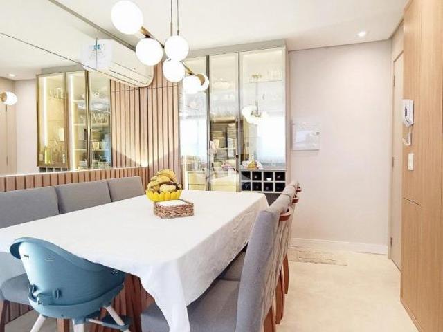 apartamento 03 dormitórios, transformado em 02, 01 vaga, andar alto, Menino Deus