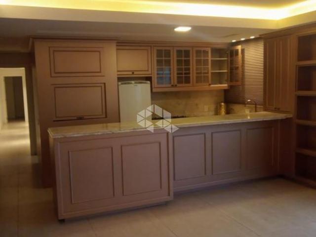 Apartamento 03 dormitórios com 01 suíte, semimobiliado no Centro de São Marcos