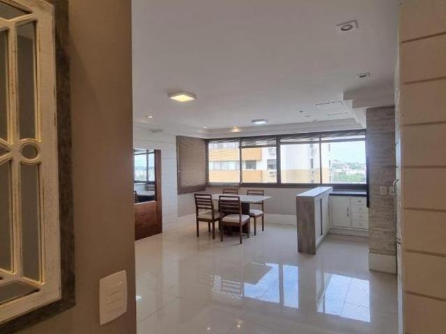 Apartamento 03 dormitórios, duas vagas individuais, edifício com infra, Bairro Cristal