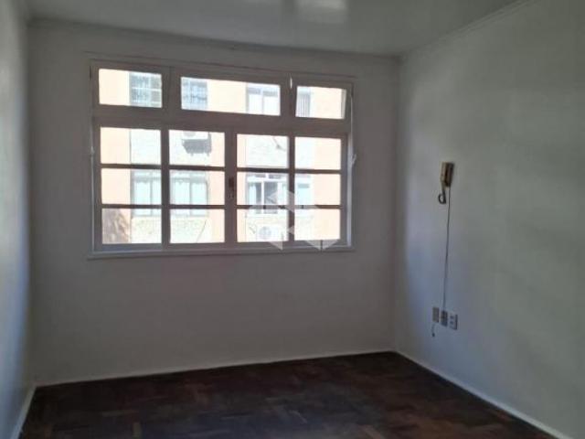 Apartamento 03 dormitórios e dependência no Menino Deus Porto Alegre