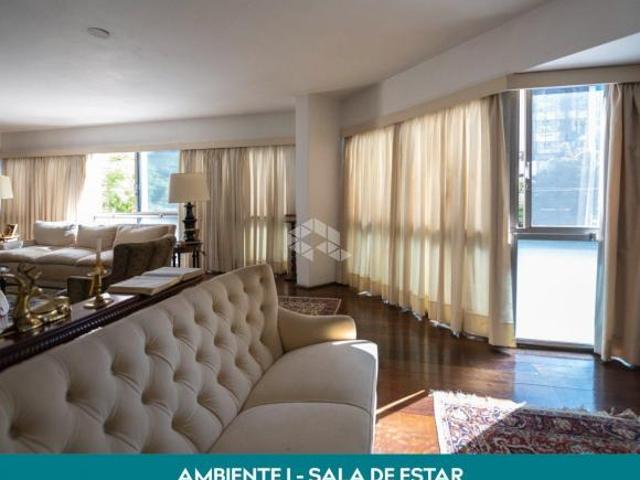 Apartamento 03 dormitórios e três suítes na Rua Félix da Cunha Bairro Floresta
