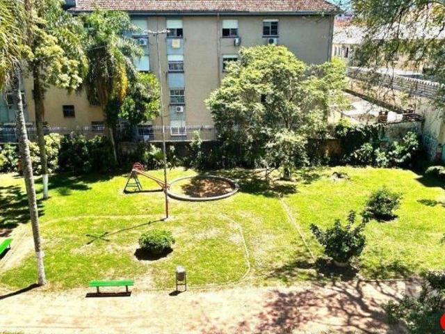 Apartamento 03 dormitórios no bairro Menino Deus, excelente localização