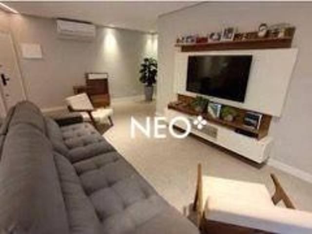 Apartamento 03 dormitórios reformado no Embaré com vaga própria escriturada