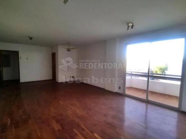 Apartamento 03 dormitórios sendo 01 suíte com sacada Edifício Casablanca Vila Imperial