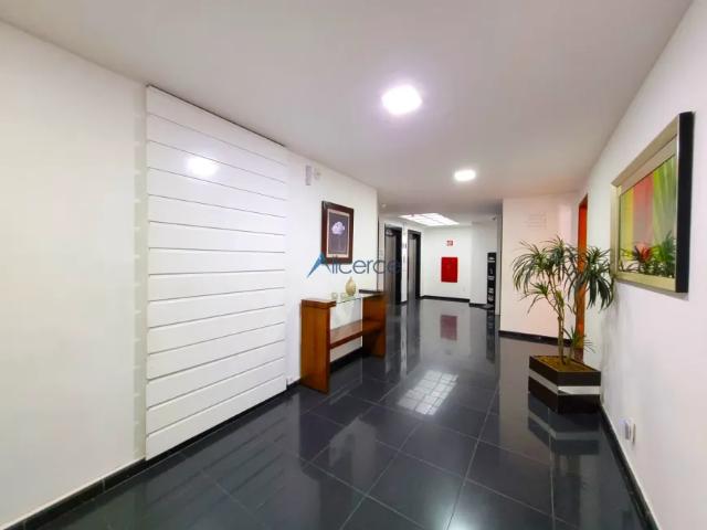 Apartamento à venda com 03 quartos, garagem e 02 elevadores no Santa Helena