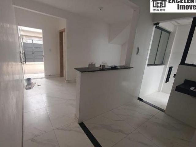 Apartamento 03 quartos, sala, cozinha, 01 banheiro, área de serviço e área descoberta frontal. RENDA