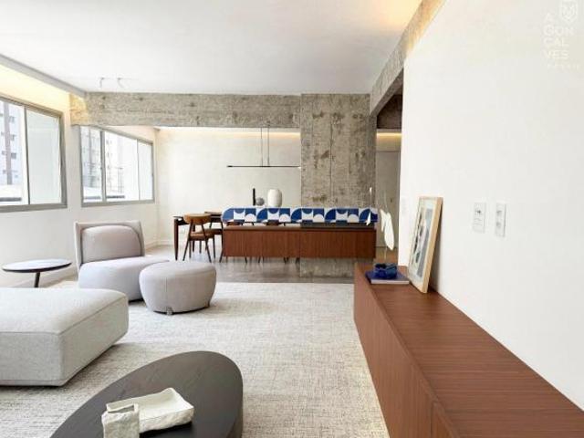 Apartamento, 03 Suítes, 02 Vagas, Reformado, Água Verde, Curitiba
