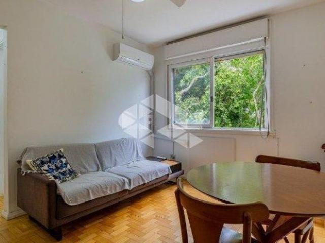 Apartamento 01 dormitório com garagem, no Menino Deus