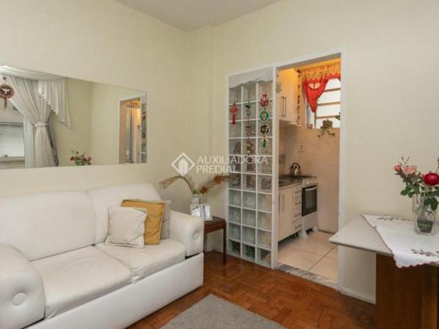 Apartamento 01 dormitório, 36 m² de área útil e semimobiliado com muito bom gosto junto a Sta Casa