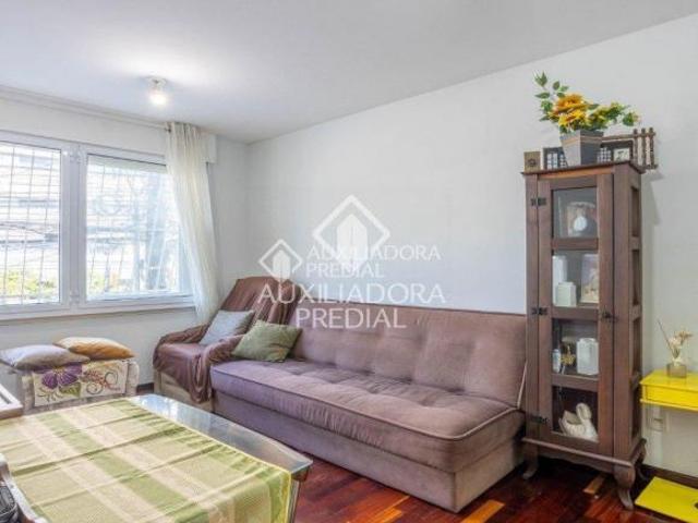 Apartamento 1 quarto com 46,45m² reformado, semi mobiliado, cozinha com móveis sob medida, pia tam