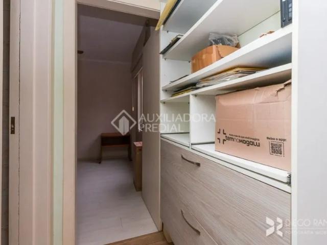 Apartamento 01 quarto semimobiliado, com vaga no Bairro Petrópolis