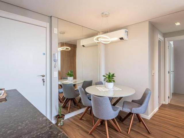 Apartamento 02 dormit com suíte e 01 vaga, no bairro Azenha, em Porto Alegre