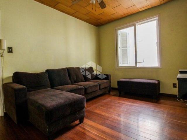 Apartamento 02 Dormitórios, 01 Banheiro, 75m²