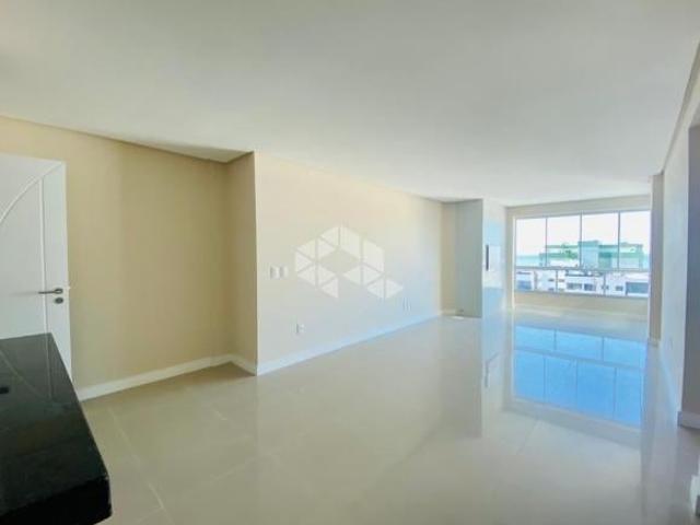 Apartamento 02 dormitórios, 01 suíte, sacada de frente, 01 banheiro social em Capão da Canoa!