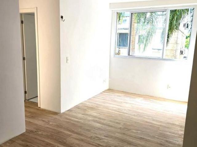 Apartamento 02 dormitórios com garagem