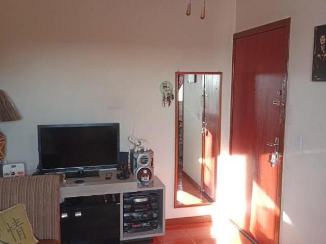 Apartamento 02 dormitórios com estacionamento