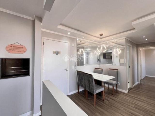 Apartamento 02 dormitórios com sacada, no bairro Humaitá