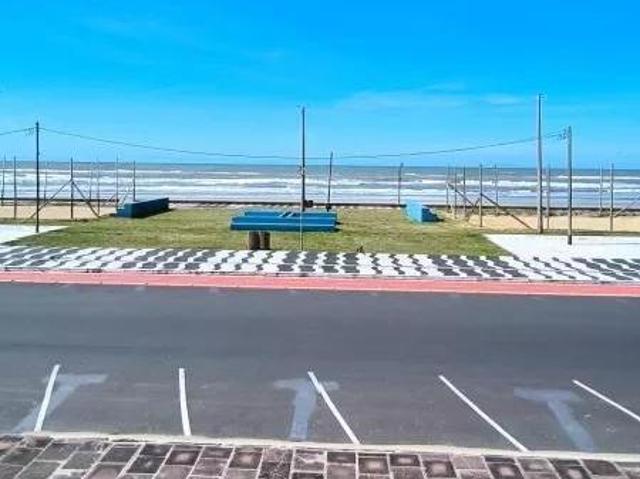 Apartamento 02 dormitórios com vista para o mar