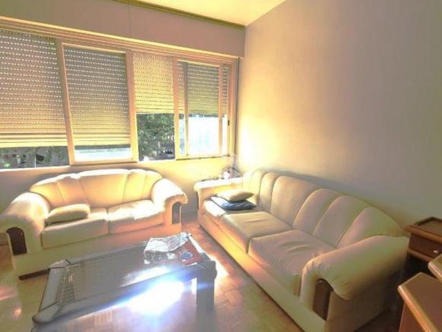 Apartamento 02 dormitórios dependencia empregada, wc auxiliar, garagem