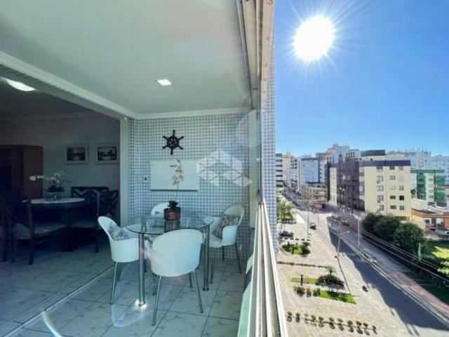 Apartamento 02 dormitórios,frente com sacada, Sol Leste, Praça Flavio Boianovski, Capão da Canoa!