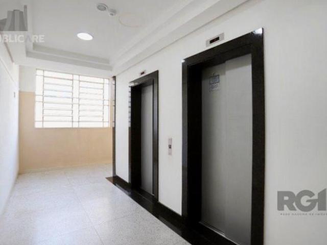 Apartamento 02 dormitórios no Bairro Floresta em Porto Alegre