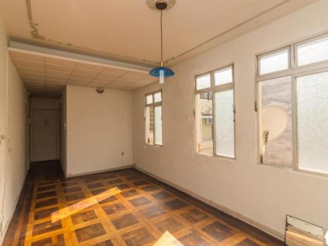 Apartamento 02 dormitórios, no Centro de Porto Alegre. < BR> Imóvel com 83,60m², dois quartos, u
