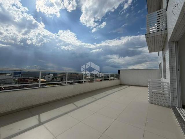 Apartamento 02 dormitórios sendo 1 suíte com amplo terraço e vagas de garagem em Capão da Canoa!