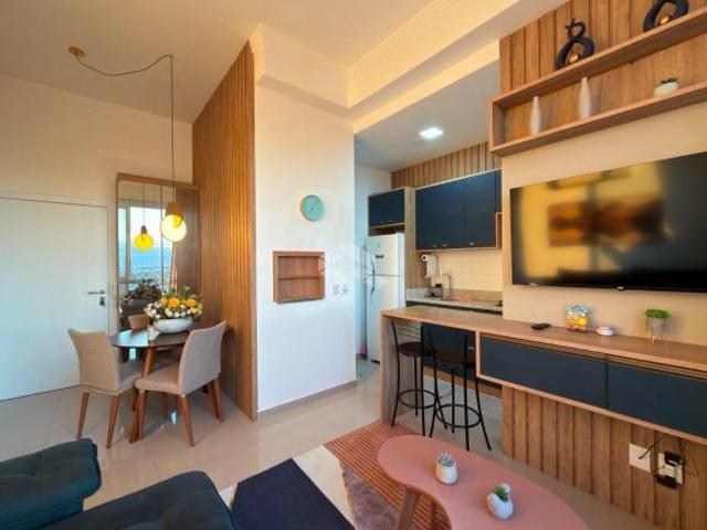 Apartamento 02 dormitórios sendo 1 suíte com amplo terraço e vagas de garagem em Capão da Canoa!