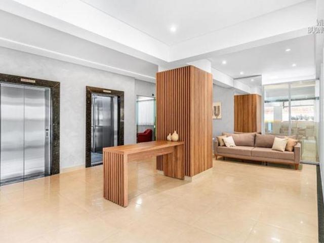 Apartamento 02 dormitórios sendo 1 suíte com sacada e vista mar