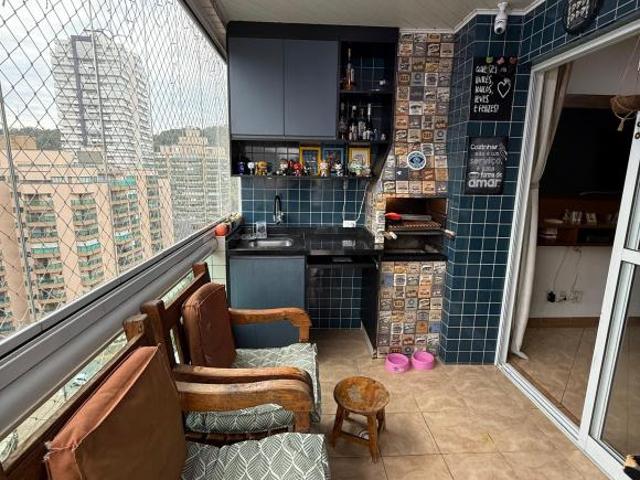 APARTAMENTO 02 QUARTOS NO CANTO DO FORTE, CHURRASQUEIRA A CARVÃO, 100M DA PRAIA